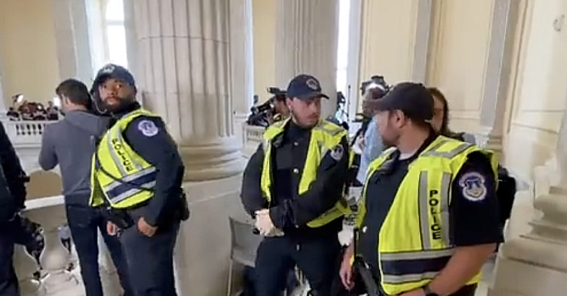 Capitol police stand around looking bored as pro-Palestinian group ...