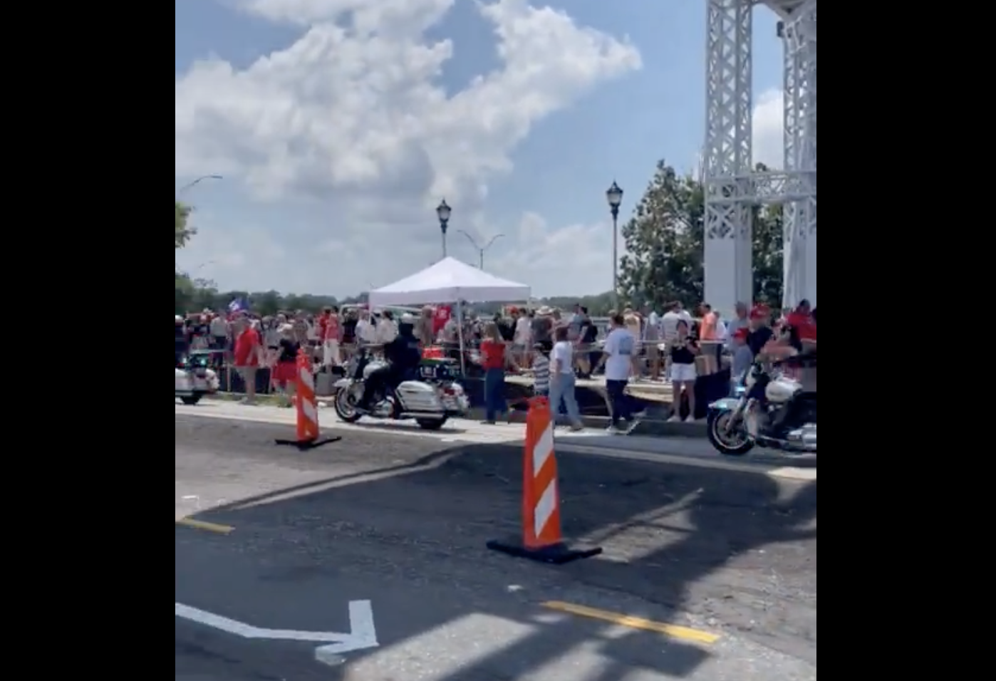 The Atlanta Trump rally is an absolute mob scene... no paid rappers ...